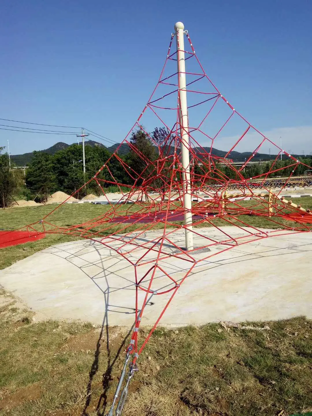 Pyramid - shaped Playground Climbing Rope equipment - site